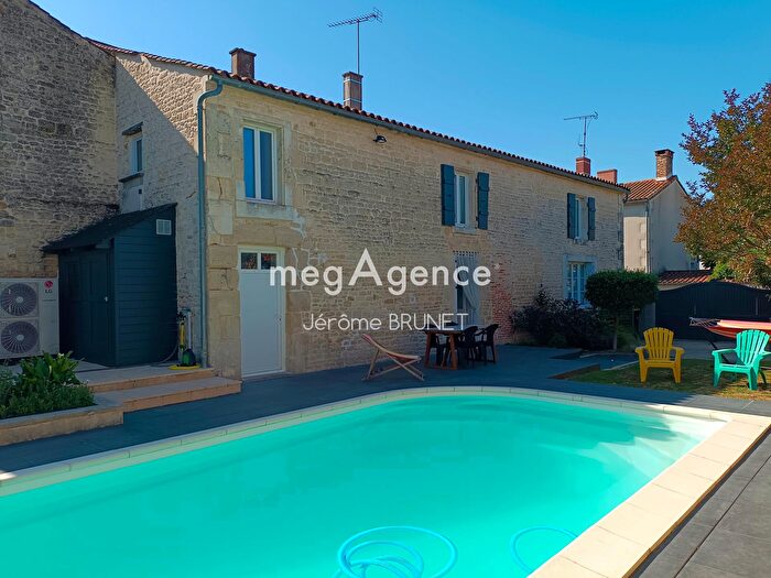 Nalliers : Maison 11 pièces à vendre