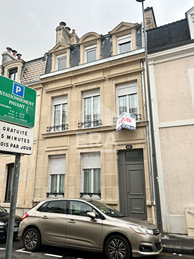 Maison à louer - Reims, Centre-ville - 7 pièces - 5 chambres