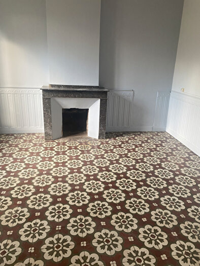 Maison 6 pièces à Névian, à louer
