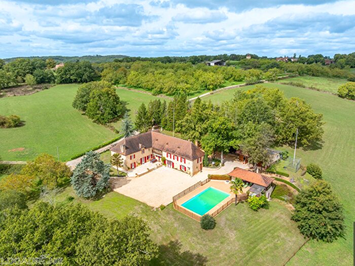 Maison à vendre - Sarlat-la-Canéda - 10 pièces - 9 chambres