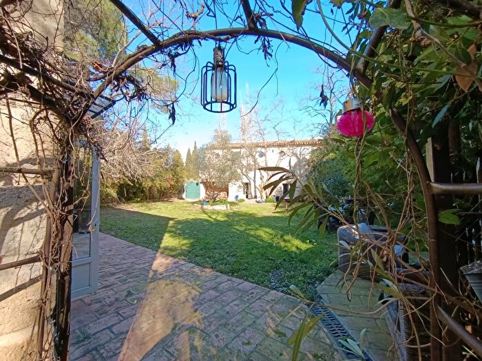 Maison à vendre - Vauvert - 15 pièces - 7 chambres