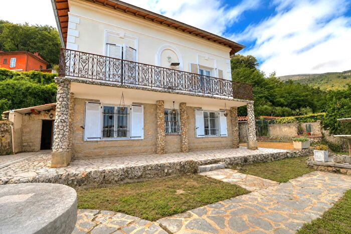 Tourrettes-sur-Loup - Maison 6 pièces à vendre