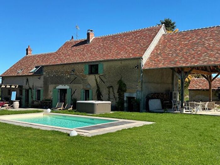 Maison à vendre - Saint-Amand-en-Puisaye - 6 pièces - 4 chambres