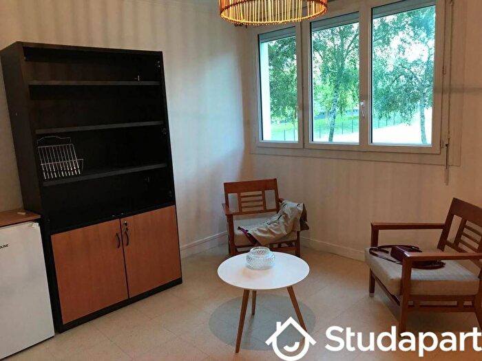 Appartement à louer - Monplaisir, Angers - 1 pièce - 3 chambres