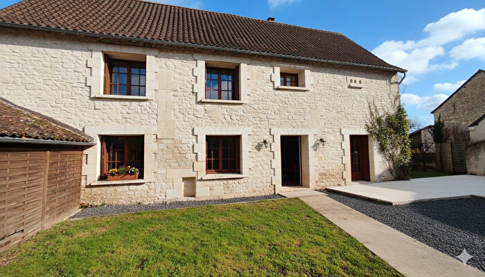 Maison à vendre - Naintré - 5 pièces - 4 chambres