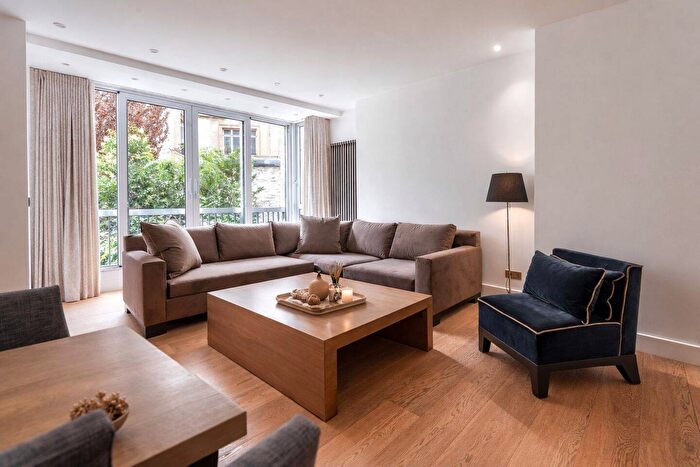 Triangle dOr, Paris 8ème arrondissement : Appartement 4 pièces à louer