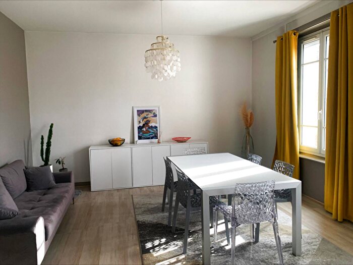 Maison à louer - Grande Couronne, Saint-Just-Saint-Rambert - 5 pièces - 4 chambres