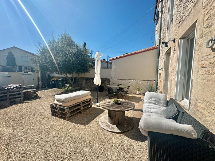 Maison à vendre - Niort, Sainte-Pezenne - 5 pièces - 4 chambres