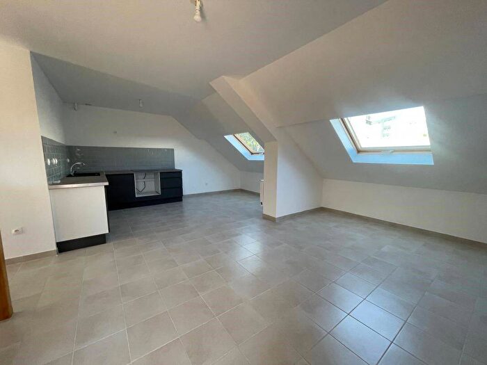 Appartement 4 pièces à louer - Linas