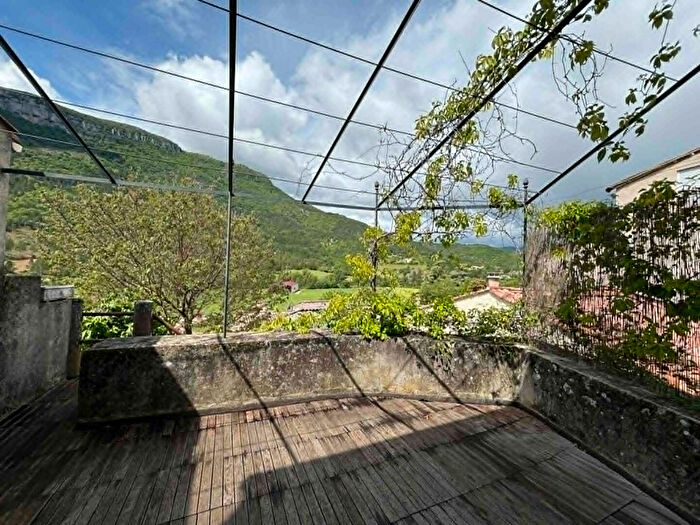Maison 3 pièces à louer à Valbelle