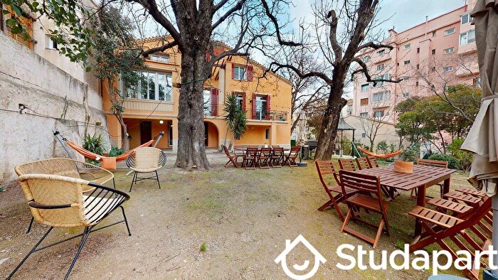 Appartement à louer - Les Chartreux, Marseille ème arrondissement - 1 pièce - 5 chambres