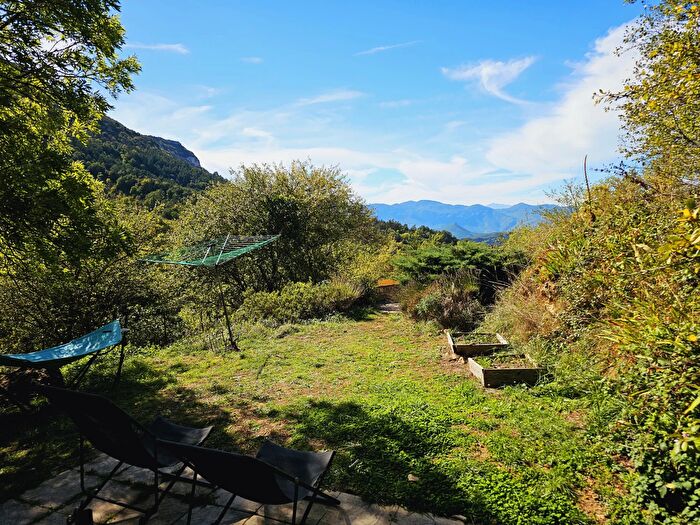Maison à vendre - Saint-Just-et-le-Bézu - 8 pièces - 3 chambres