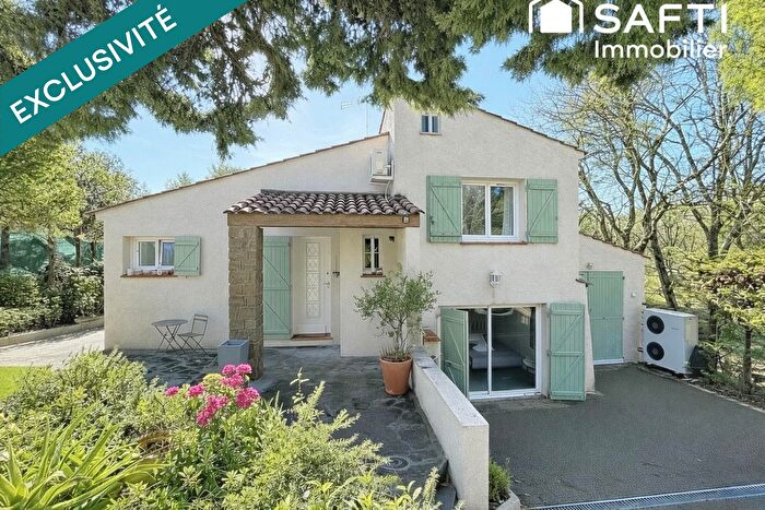 Maison à vendre - Bagnols-en-Forêt - 6 pièces - 5 chambres