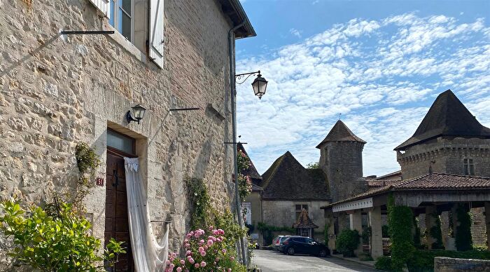 Maison à vendre - Varaignes - 8 pièces - 4 chambres