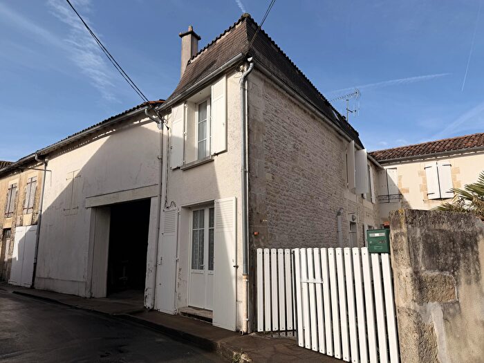 Maison à vendre - Sauzé-Vaussais - 5 pièces - 2 chambres