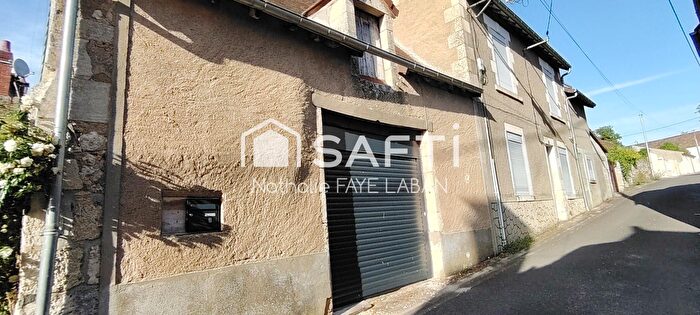 Saint-Pierre-de-Maillé : Maison 4 pièces à vendre