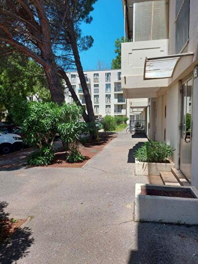 Appartement à louer - Fontcouverte, Avignon - 3 pièces