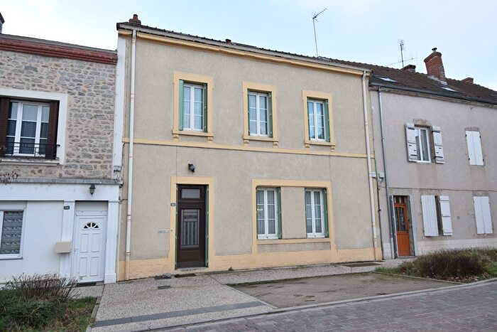 Maison 7 pièces à vendre à Génelard