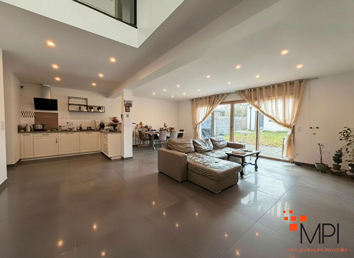 Maison à vendre - Vezin-le-Coquet - 6 pièces - 5 chambres