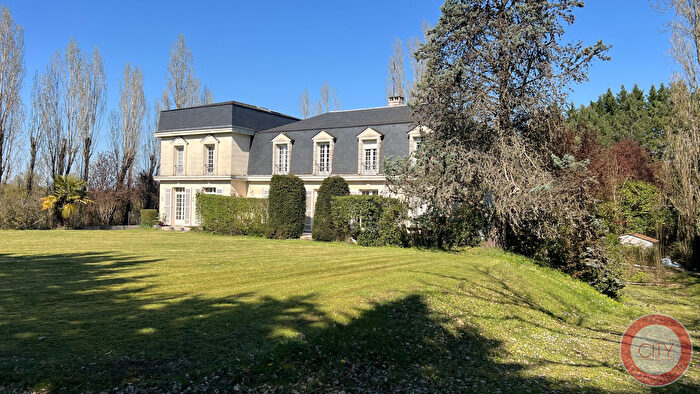 Yvrac - Maison 8 pièces à vendre