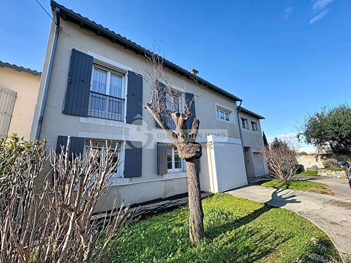 Arles, Trébon : Maison 7 pièces à vendre
