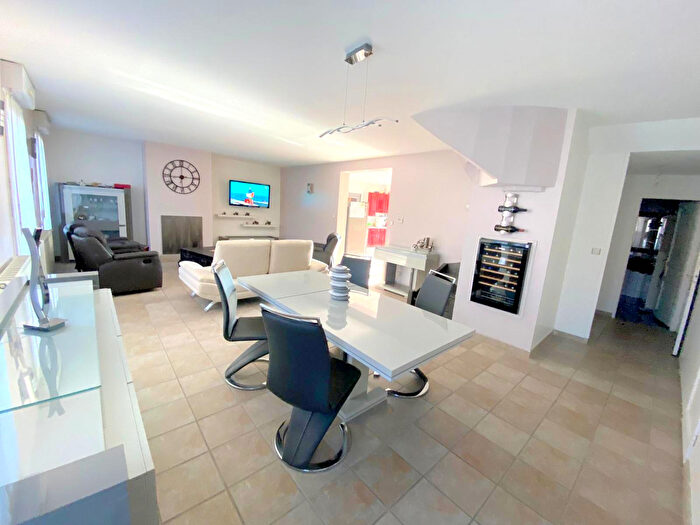 Maison 8 pièces à Villers-Bretonneux, à vendre