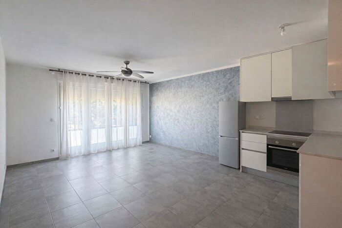 Appartement à louer - Villevaudé - 4 pièces - 3 chambres