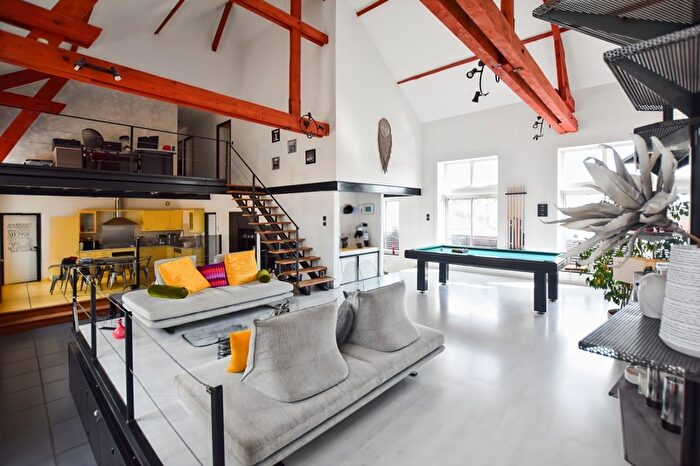 Maison à vendre - Le Creusot, Nord Est - 11 pièces - 7 chambres