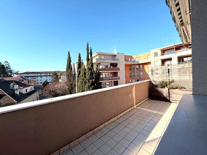 Appartement à louer - Centre, Annemasse - 3 pièces - 2 chambres