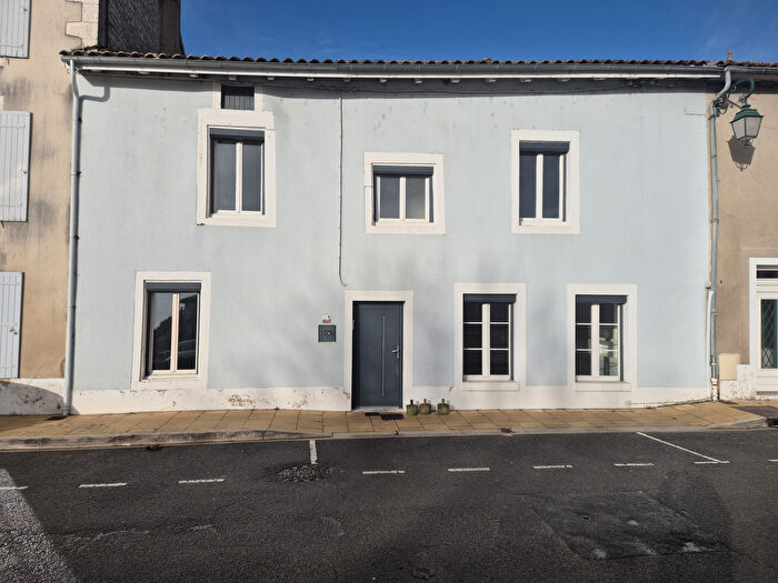 Maison à vendre - Aigre - 7 pièces - 5 chambres