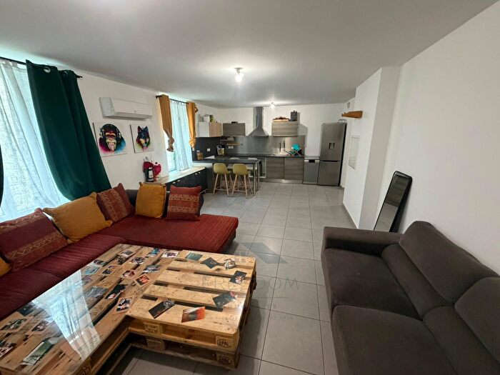 Appartement à louer - Villeneuve-lès-Béziers - 4 pièces - 2 chambres