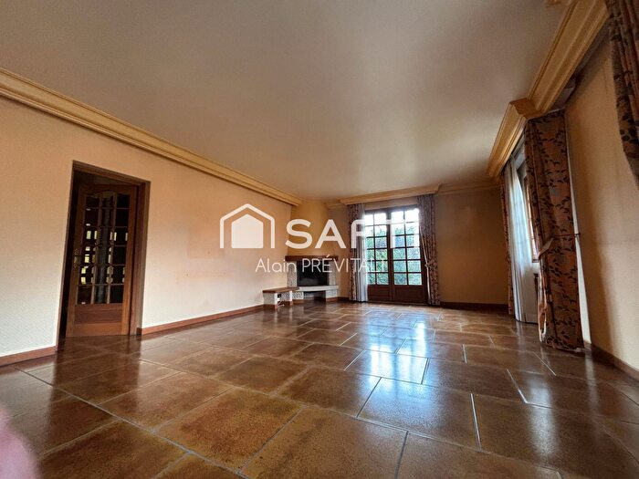 Maison à vendre - Oyonnax, Belmont - 8 pièces - 6 chambres