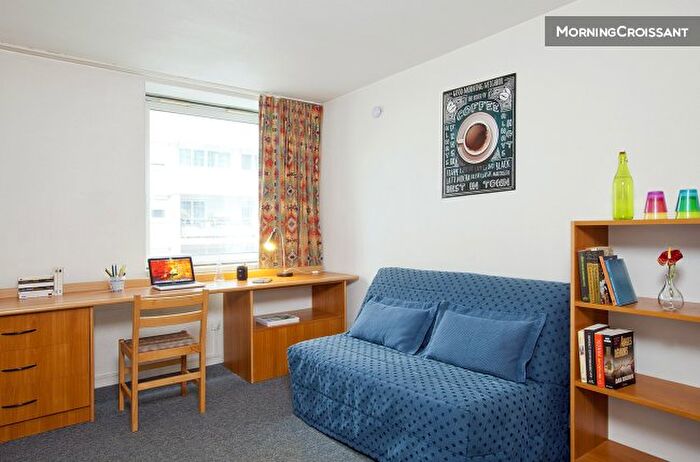 Appartement à louer - Levallois-Perret, Eiffel - 1 pièce