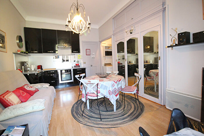 Appartement à vendre - Bagnères-de-Luchon - 2 pièces - 1 chambre