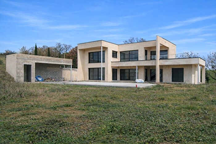 Maison à vendre - LIsle-Jourdain - 6 pièces - 4 chambres