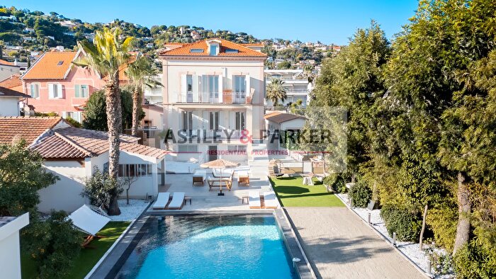 Maison à vendre - Vallauris, Golfe Juan, Vieux Port - 7 pièces - 4 chambres