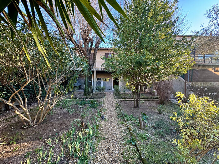 Appartement à louer - Nîmes, Montaury - 4 pièces - 4 chambres