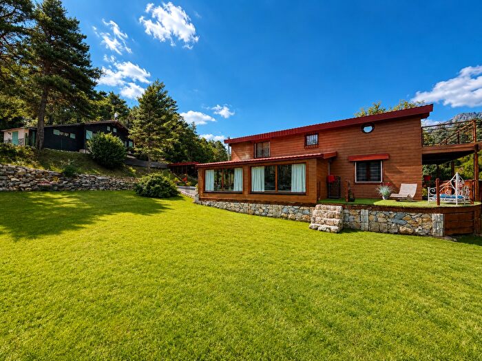 Maison 7 pièces à Andon, à vendre