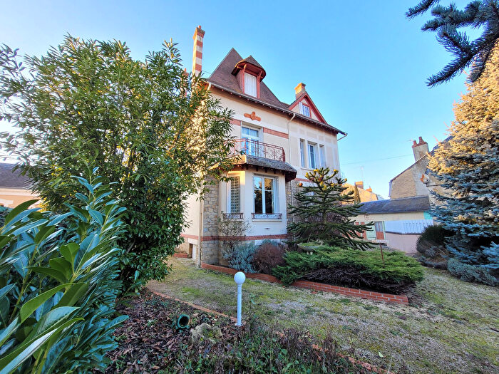 Maison à vendre - La Châtre - 10 pièces - 3 chambres