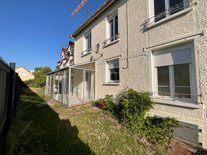 Saint-Julien-les-Villas : Maison 4 pièces à vendre