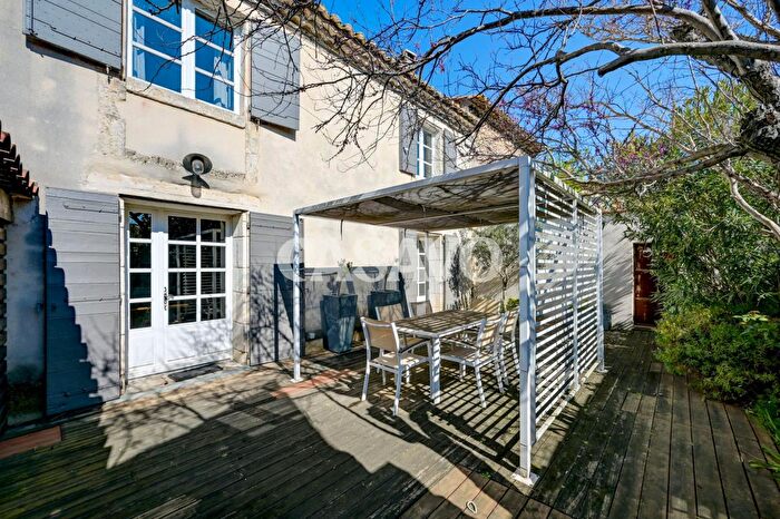 Maison à vendre - Mouriès - 5 pièces - 3 chambres