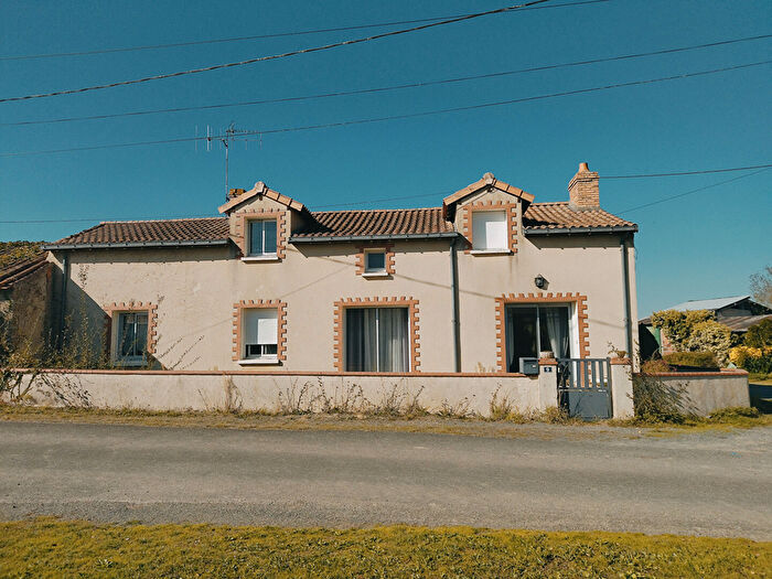 Maison à vendre - Les Cerqueux-sous-Passavant - 6 pièces - 3 chambres