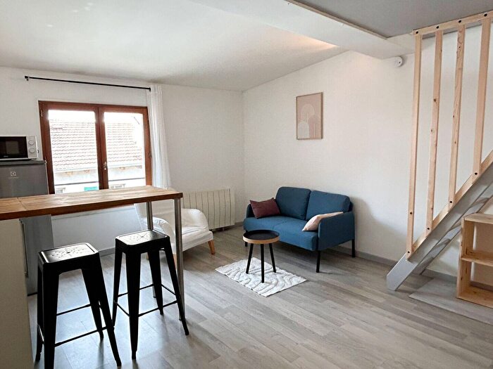 Appartement à louer - Centre-Bourg, Saint-Genis-Laval - 1 pièce