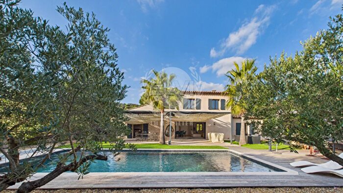 Maison à vendre - Le Plan-de-la-Tour - 5 pièces - 4 chambres