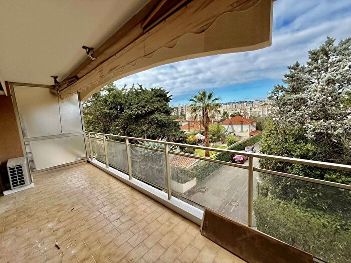 Appartement à louer - Juan-les-Pins - 2 pièces - 1 chambre