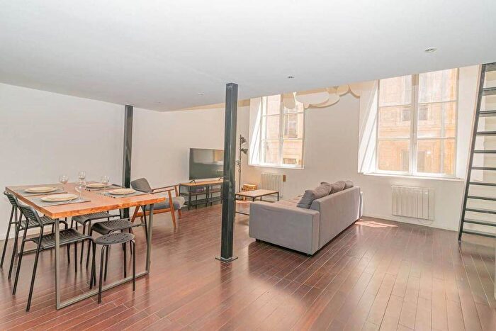 Appartement à louer - Belsunce, Marseille er arrondissement - 4 pièces - 3 chambres