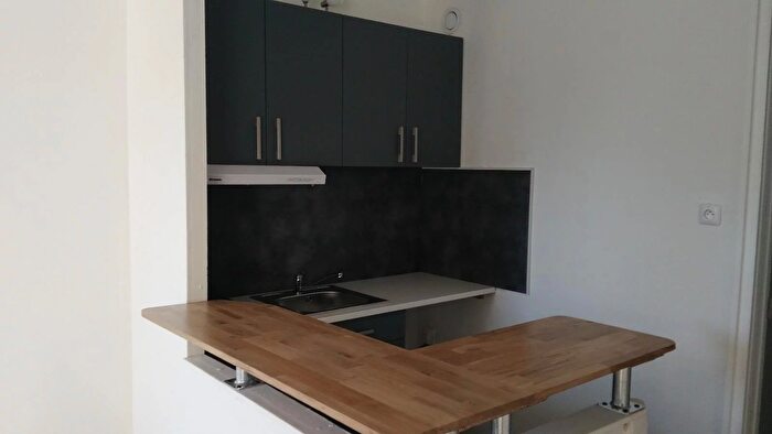 Appartement à louer - Nîmes, Clos dOrville - 2 pièces - 1 chambre