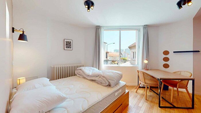 Centre Ville-Jean Moulin-Beaumont, Montreuil : Appartement 1 pièce à louer