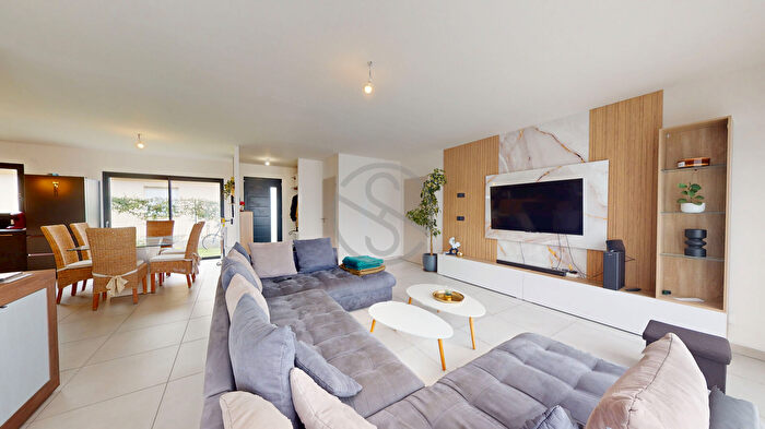 Maison 5 pièces à Lapeyrouse-Mornay, à vendre