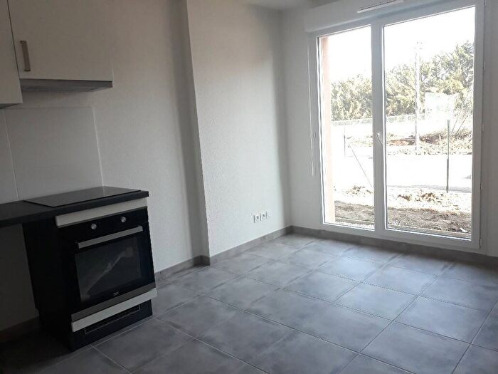 Appartement à louer - Les-Picotieres le Village, Villefontaine - 2 pièces - 1 chambre